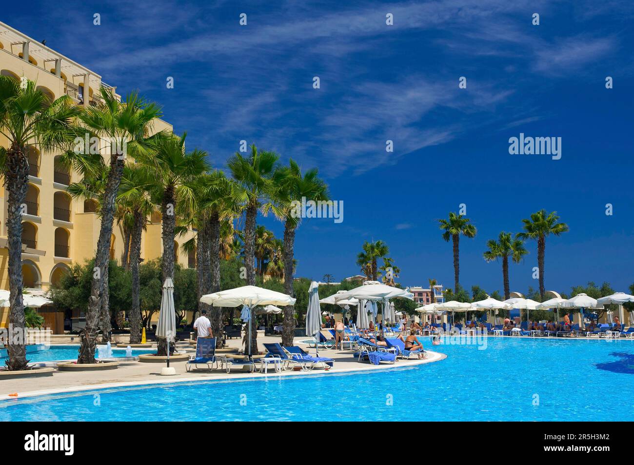 Hilton hotel swimming pool hi-res stock photography and images - Alamy