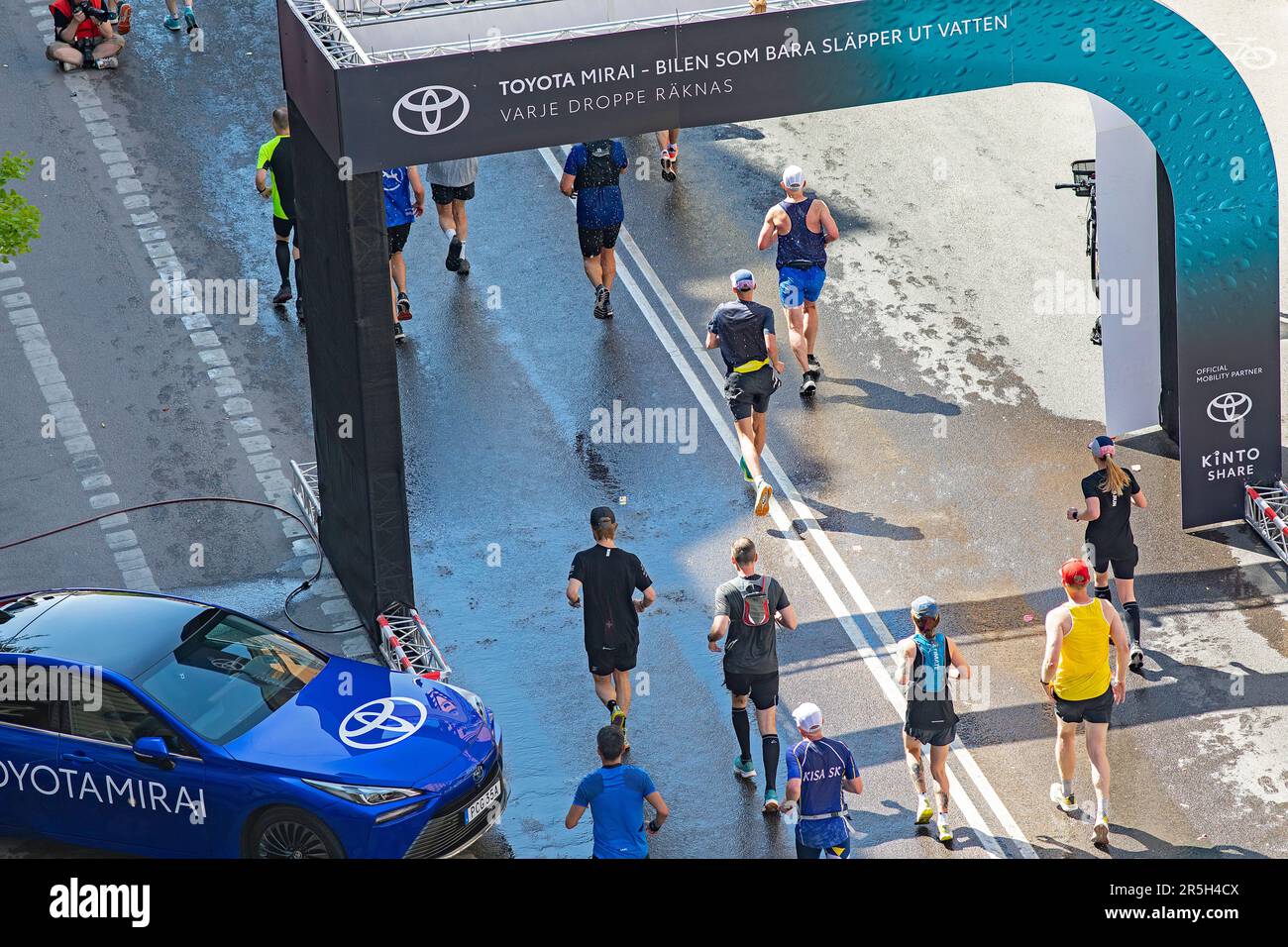Marathon runner water hi-res stock photography and images - Alamy