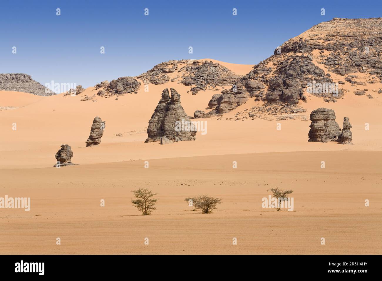 Akakus Mountains, Sahara, Libya Stock Photo - Alamy