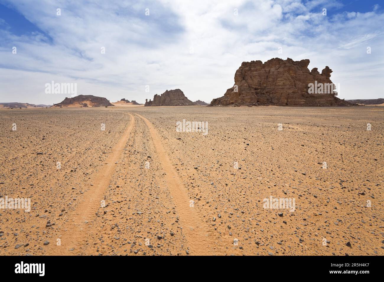 Lane, Libyan Desert, Akakus Mountains, Sahara, Libya Stock Photo - Alamy