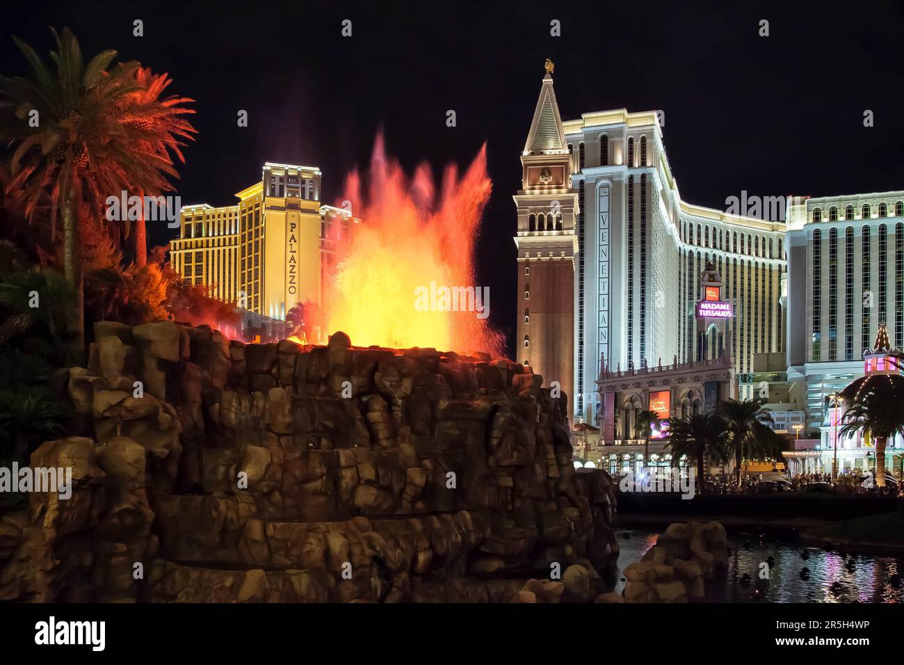 Volcano at the Mirage Hotel Las Vegas Stock Photo - Alamy