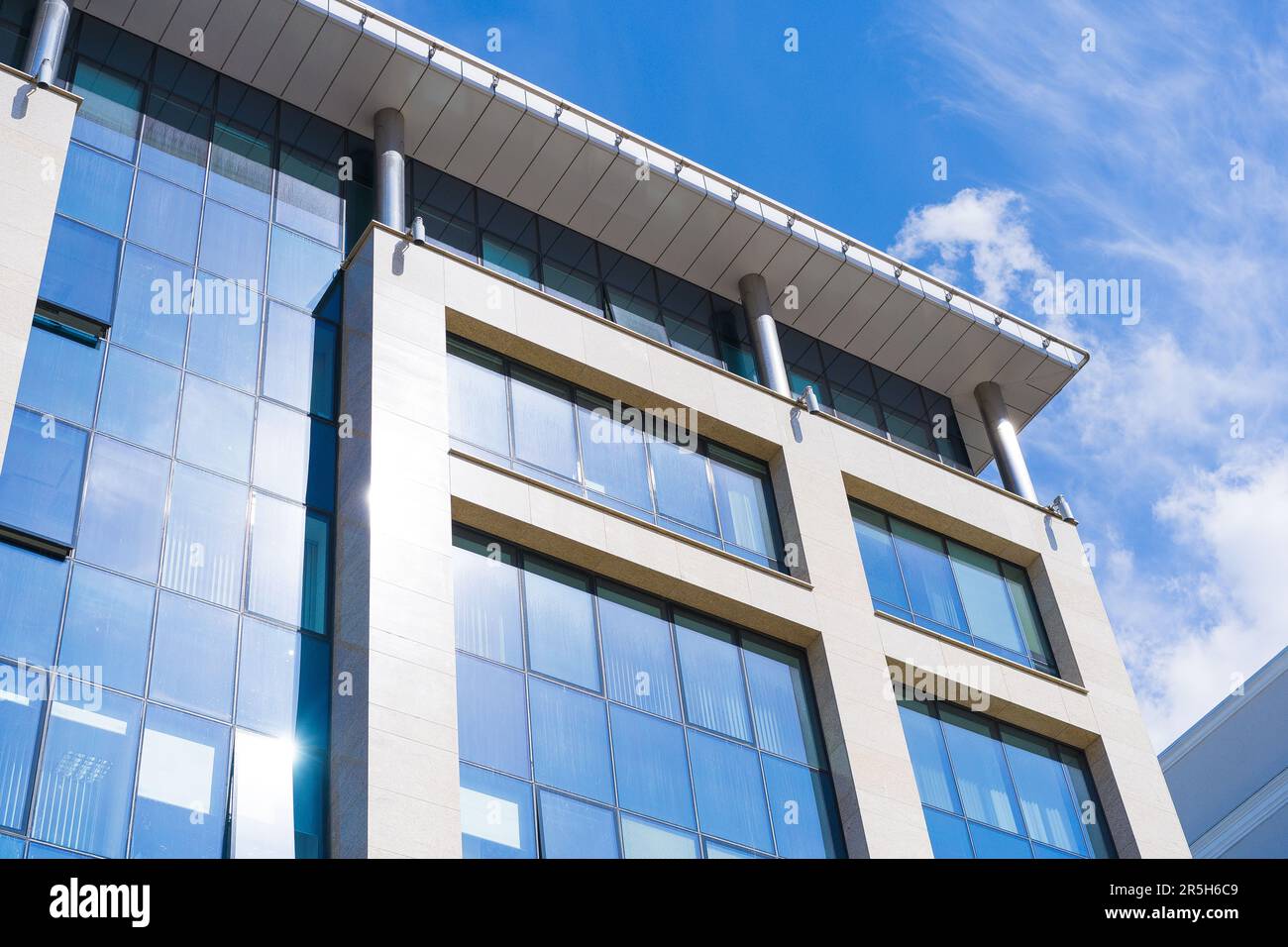Modern granite building hi-res stock photography and images - Alamy