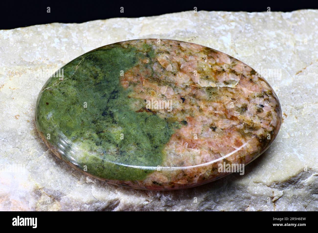 Epidote hi-res stock photography and images - Alamy