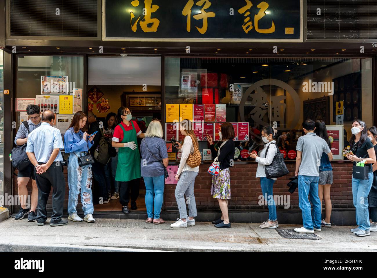 Chinese People Queueing For A Table At The Tsim Chai Kee Restaurant ...