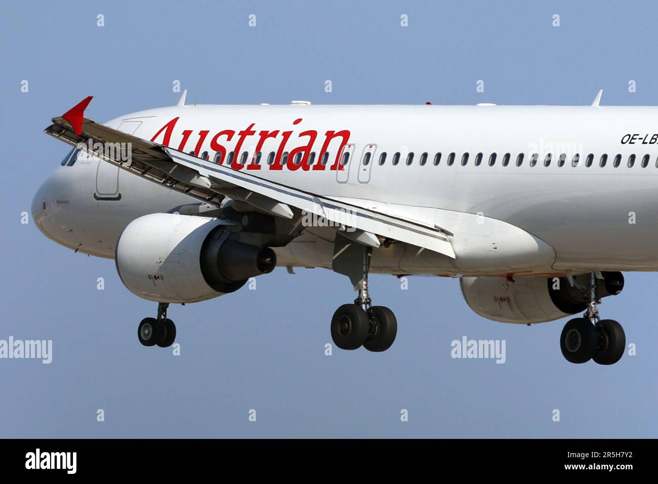 AUSTRIAN AIRLINES NEW ROUTES TO SICILY in the photo an AIRBUS A320-214 ...