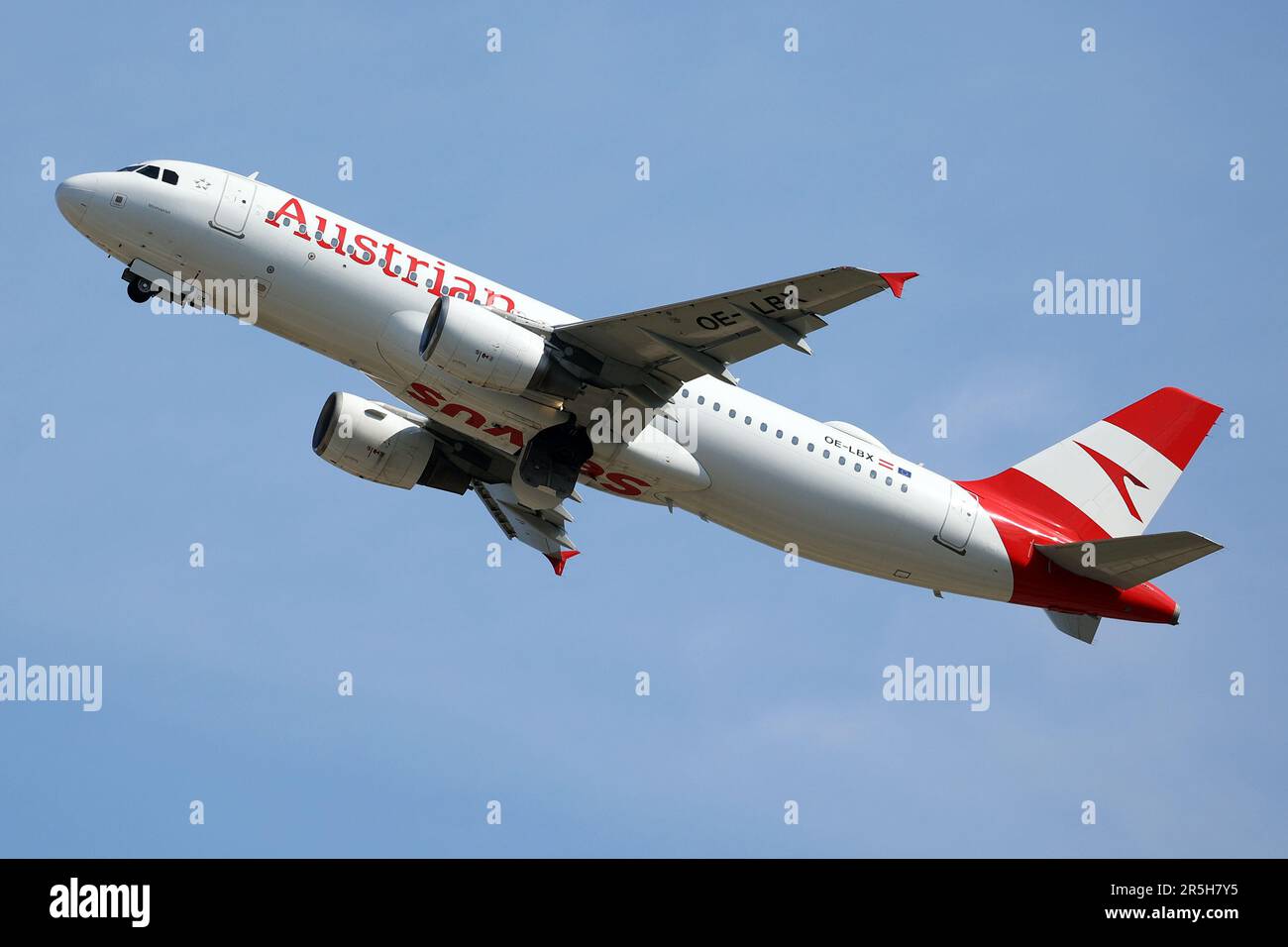 AUSTRIAN AIRLINES NEW ROUTES TO SICILY in the photo an AIRBUS A320-214 ...