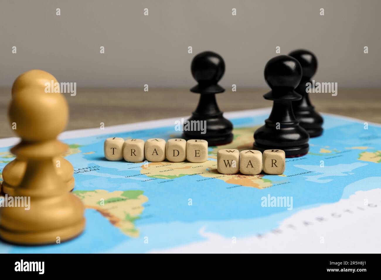 War map table hi-res stock photography and images - Alamy