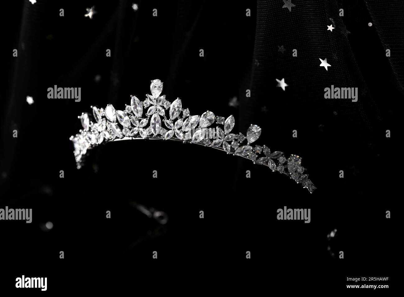 Silver tiara hi-res stock photography and images - Alamy