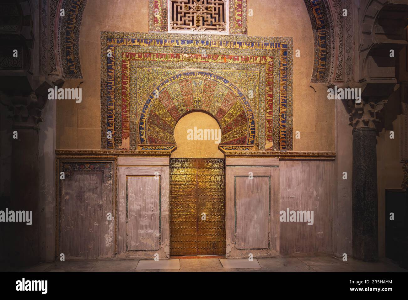 Mihrab arch hi-res stock photography and images - Alamy