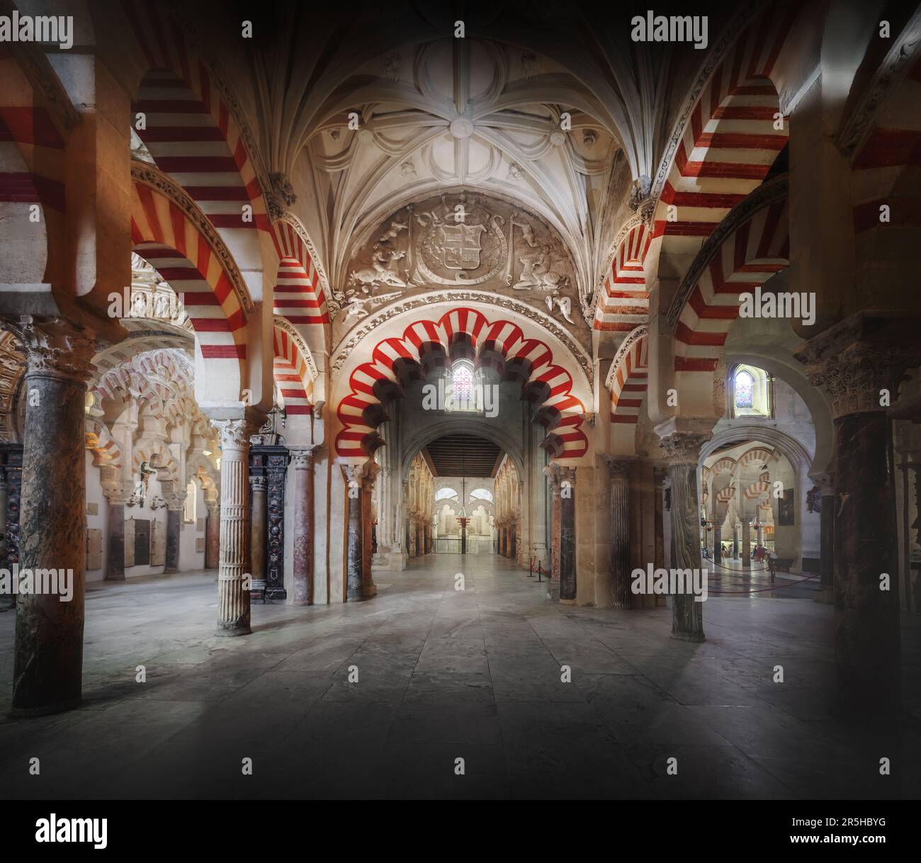 White and Red Multifoil Arch at Al-Hakam II Expasion area of Mosque ...