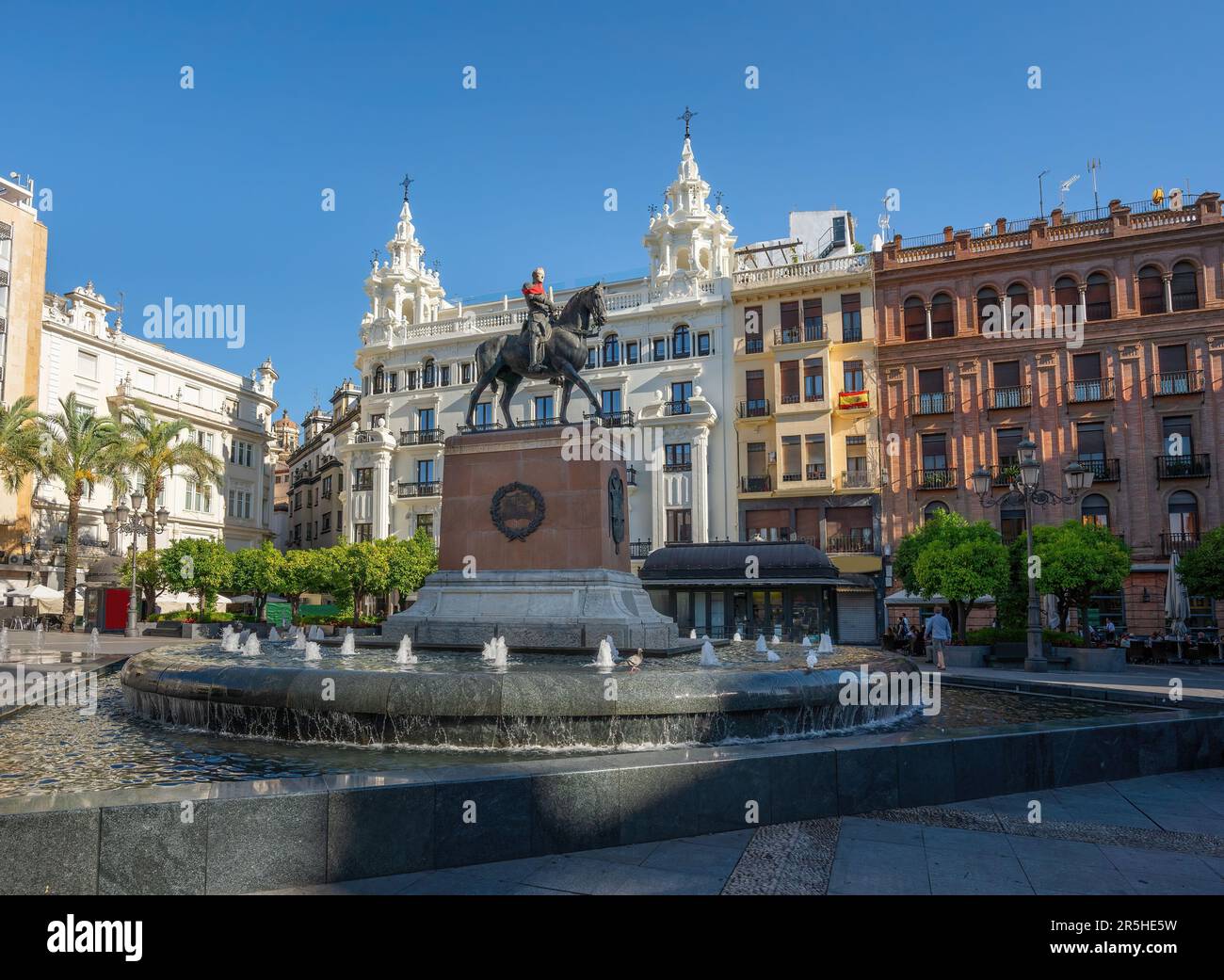 Gran Capitan Monument (Gonzalo Fernandez de Cordoba) at Plaza de las ...