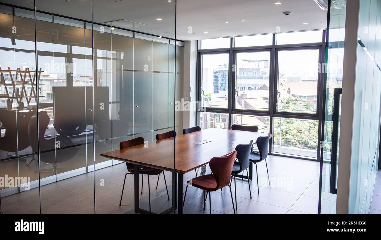 Modern technology conference rooms hi-res stock photography and images ...