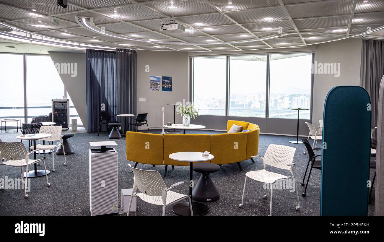 Innovative Office Interiors: Enhancing Workspace Functionality and ...