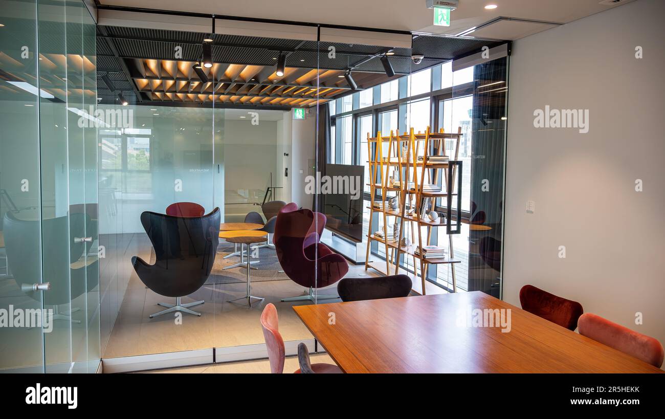 Adaptive workspace hi-res stock photography and images - Alamy