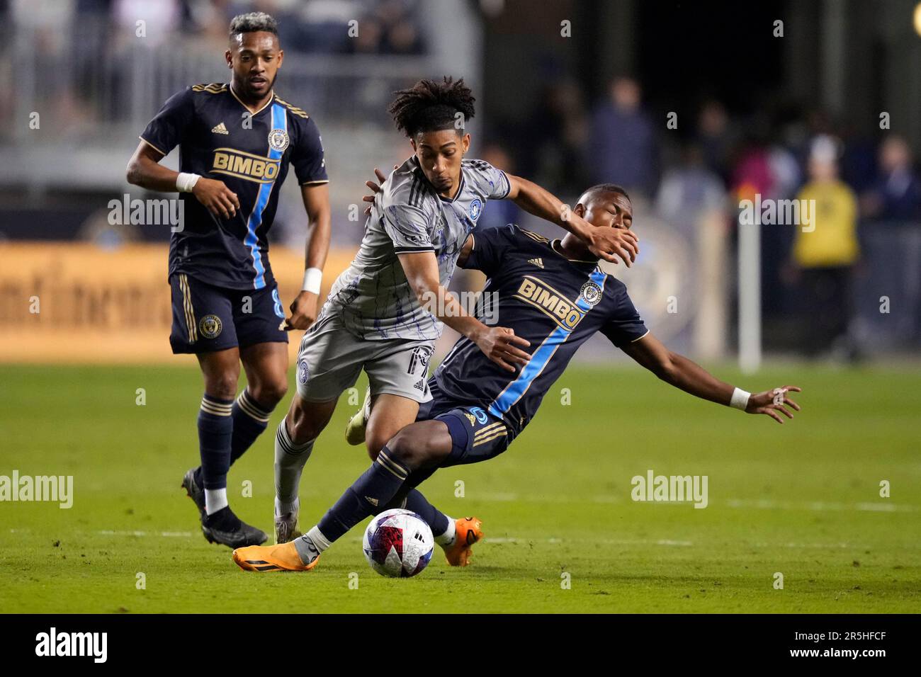CF Montréal's Nathan-Dylan Saliba, left, and Philadelphia Union's ...