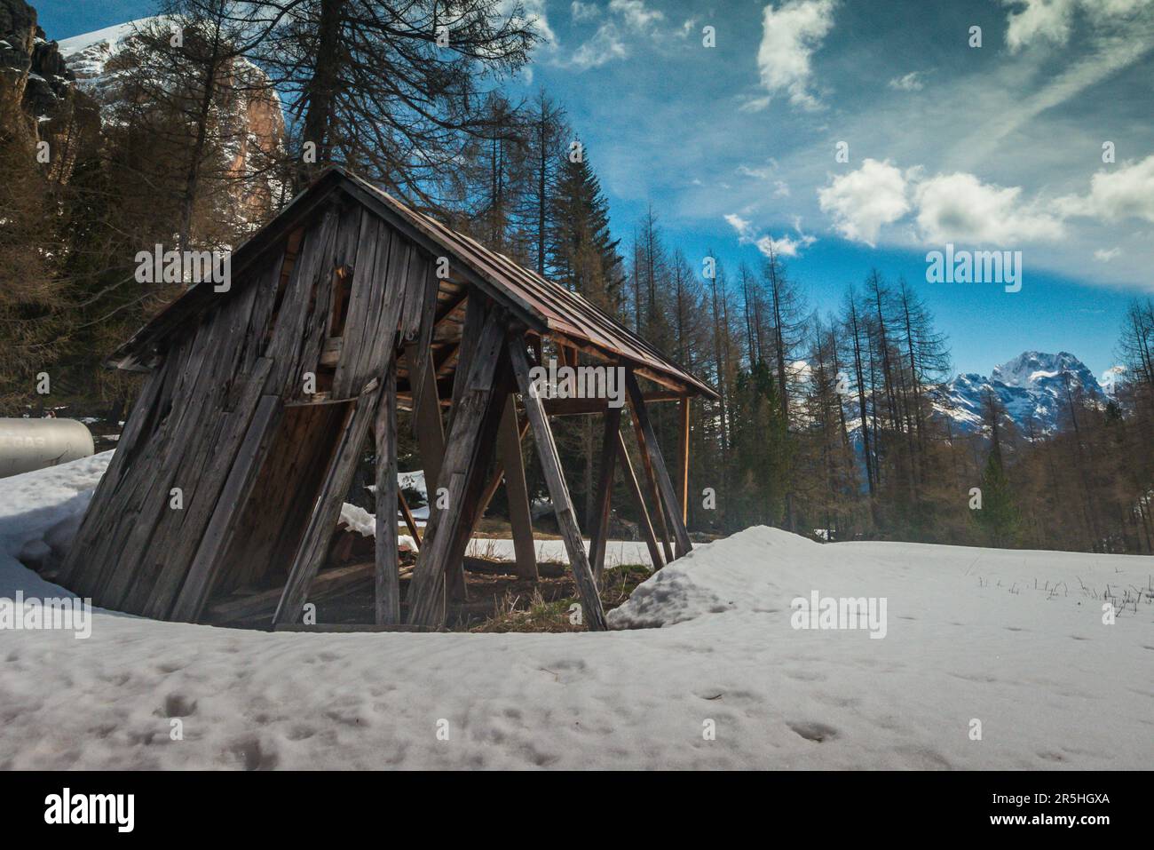 Collapsing mountains hi-res stock photography and images - Alamy