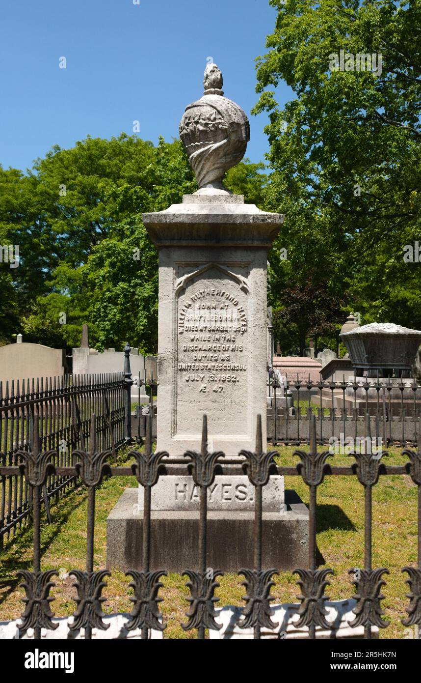 Photo of a very old, vintage, antique tombstone (headstone) at the ...