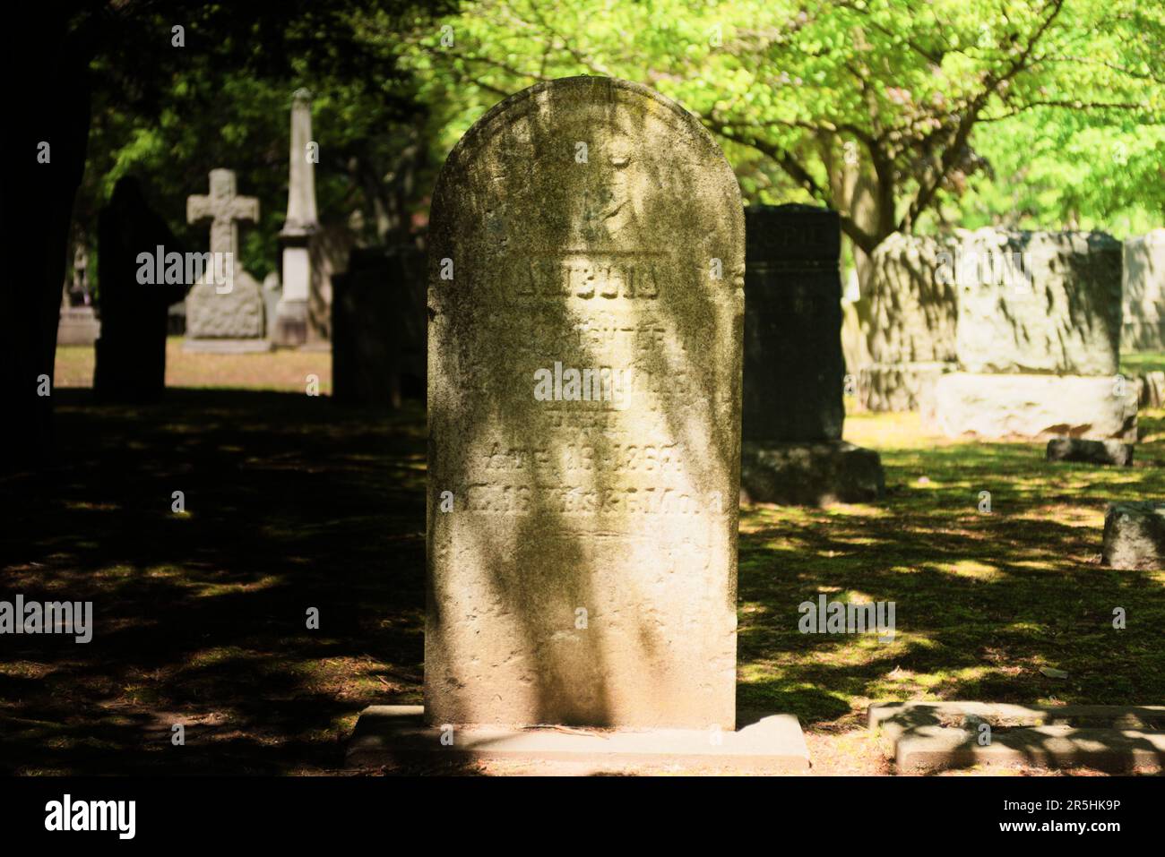 Photo of a very old, vintage, antique tombstone (headstone) at the ...