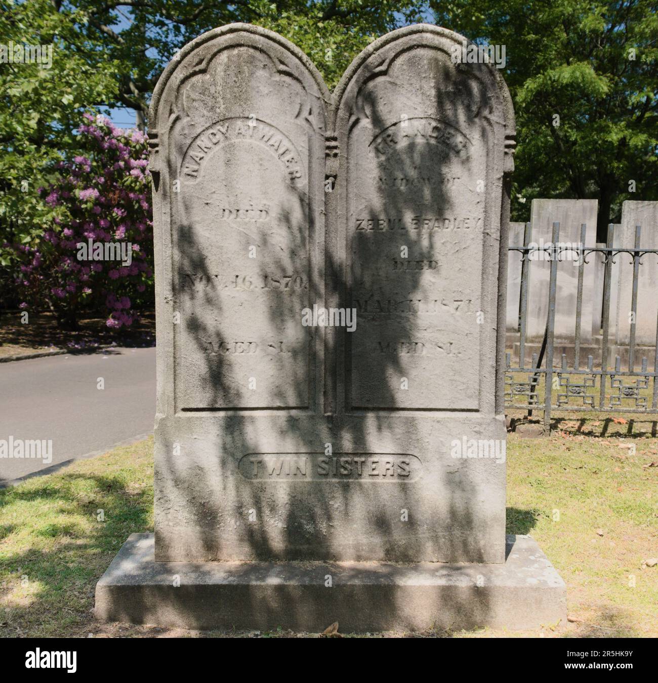 Photo of a very old, vintage, antique tombstone (headstone) at the ...