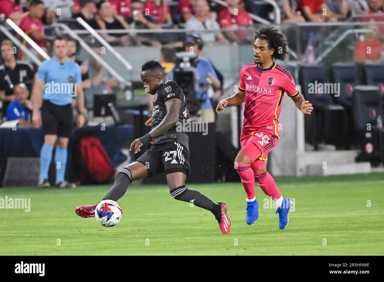 ST. LOUIS, MO - JUN 03: Houston Dynamo midfielder Luis Caicedo (27 ...