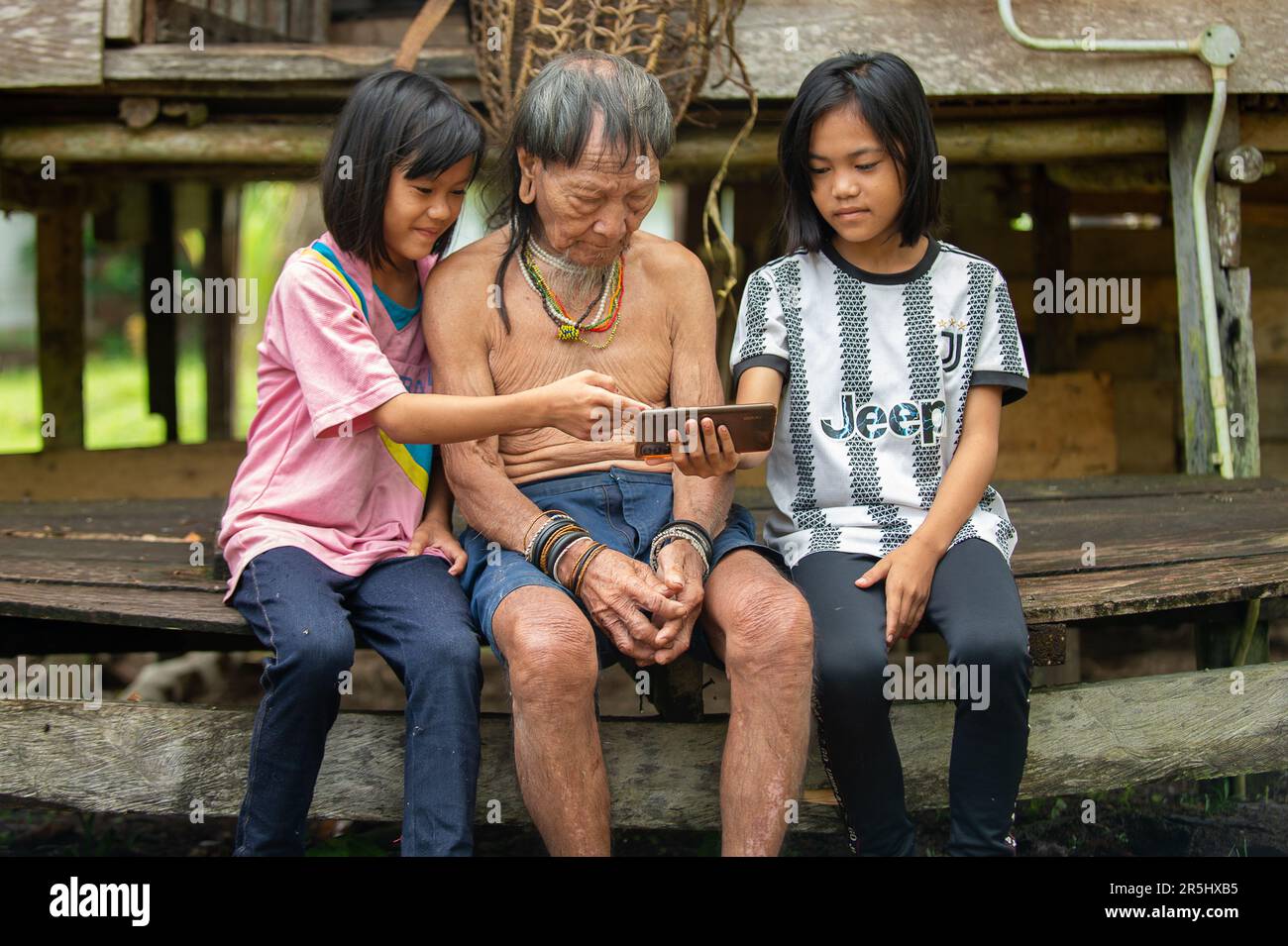 Aboriginal women and children hi-res stock photography and images - Alamy
