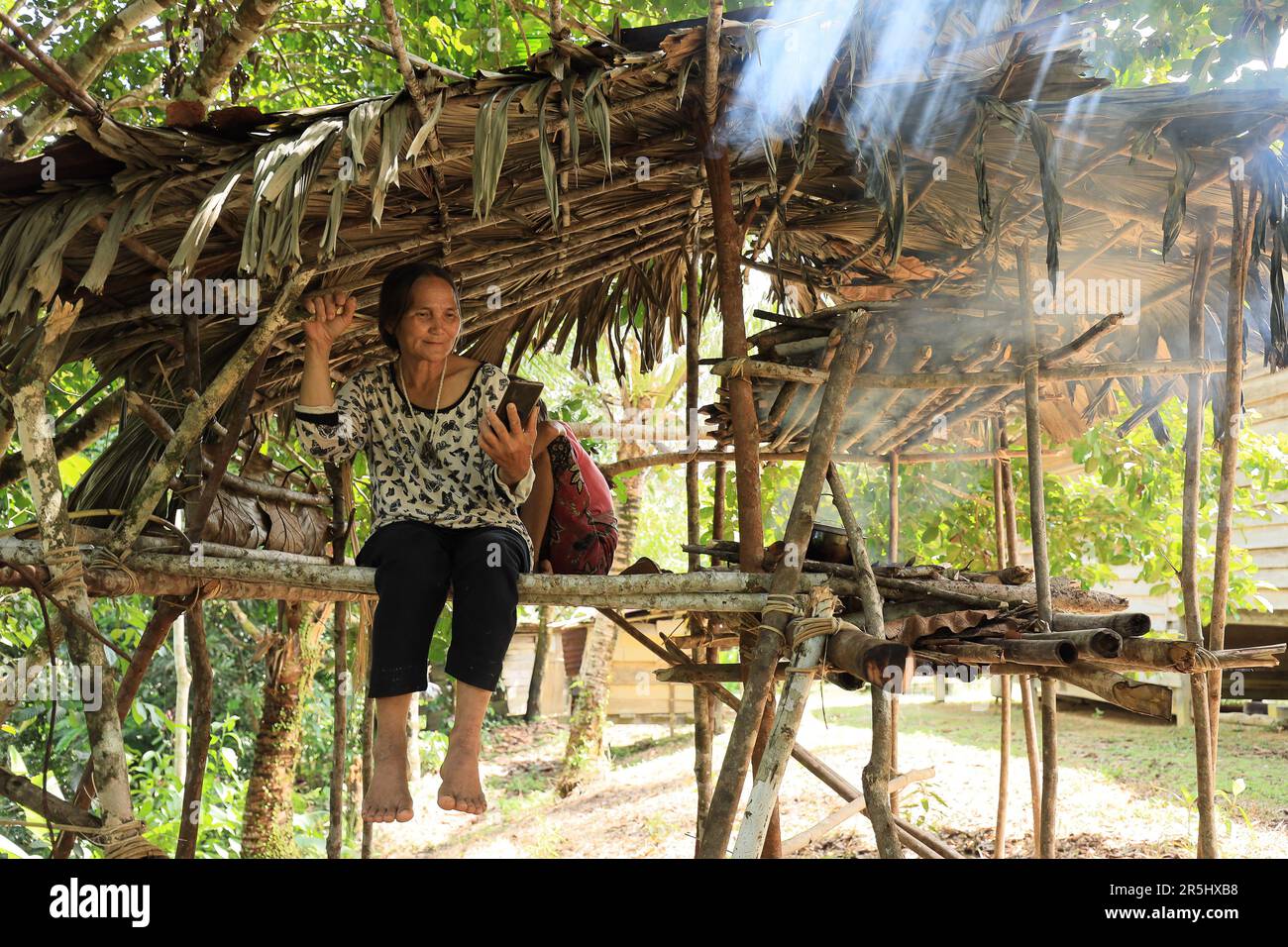 Aboriginal women and children hi-res stock photography and images - Alamy