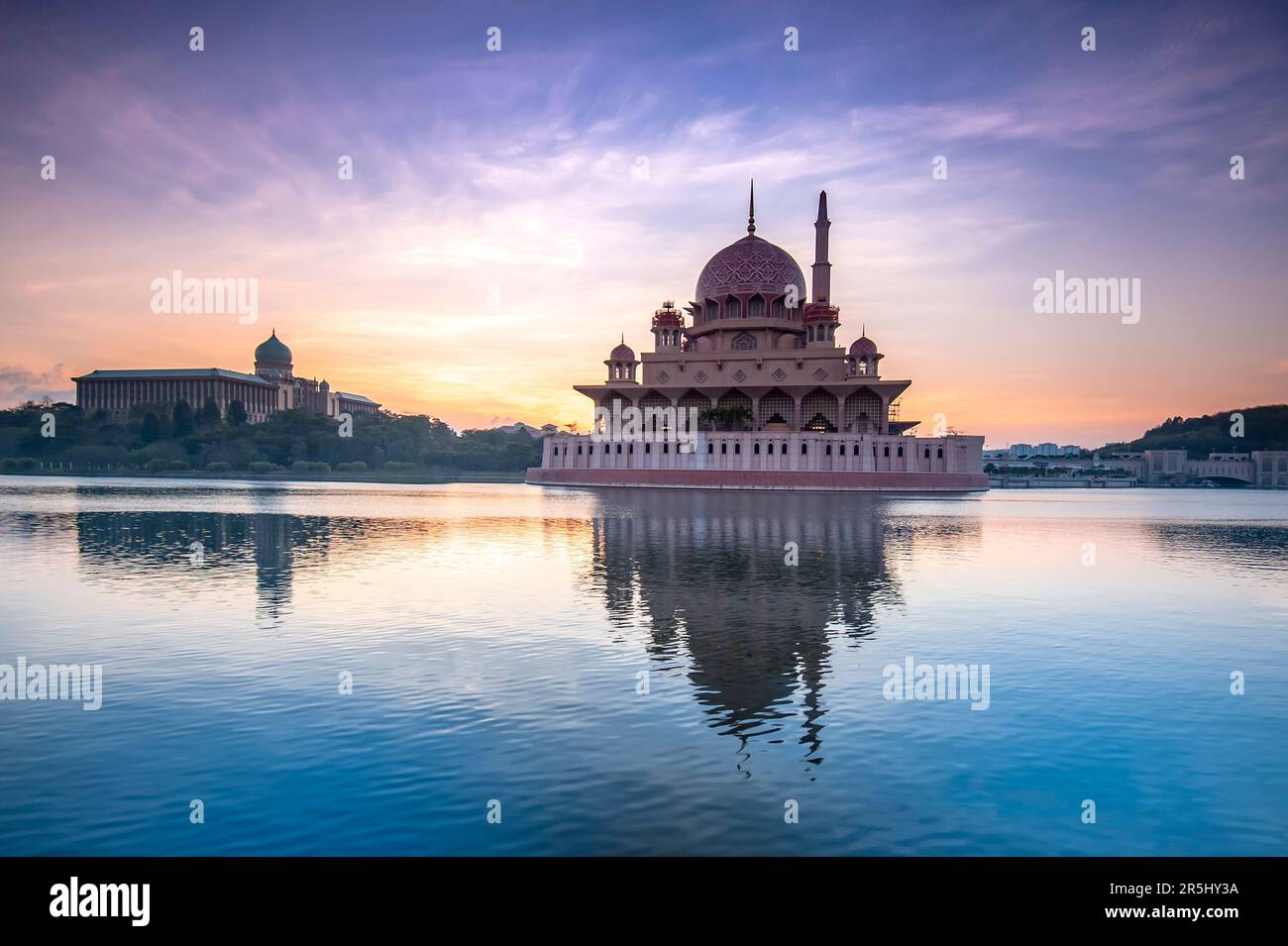 Prime minister office malaysia putrajaya hi-res stock photography and ...