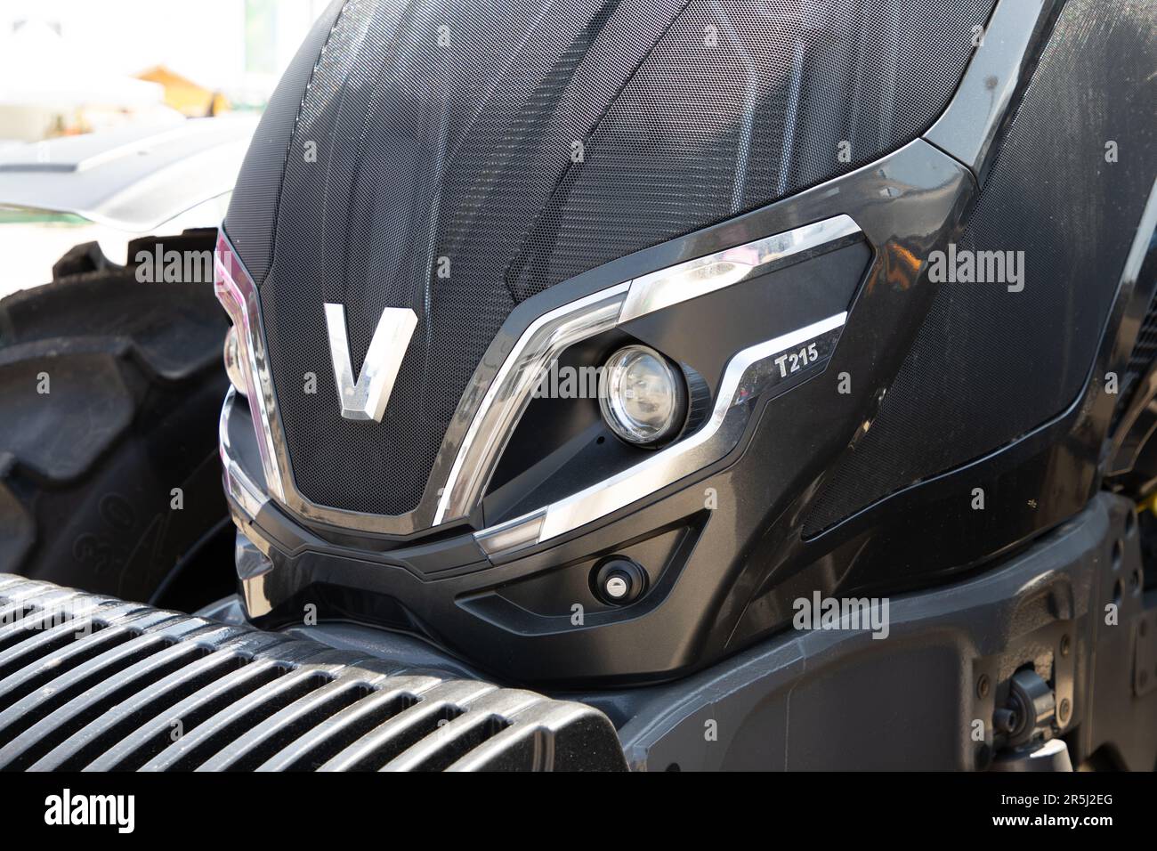 Bordeaux , Aquitaine France - 06 01 2023 : Valtra logo sign and brand ...