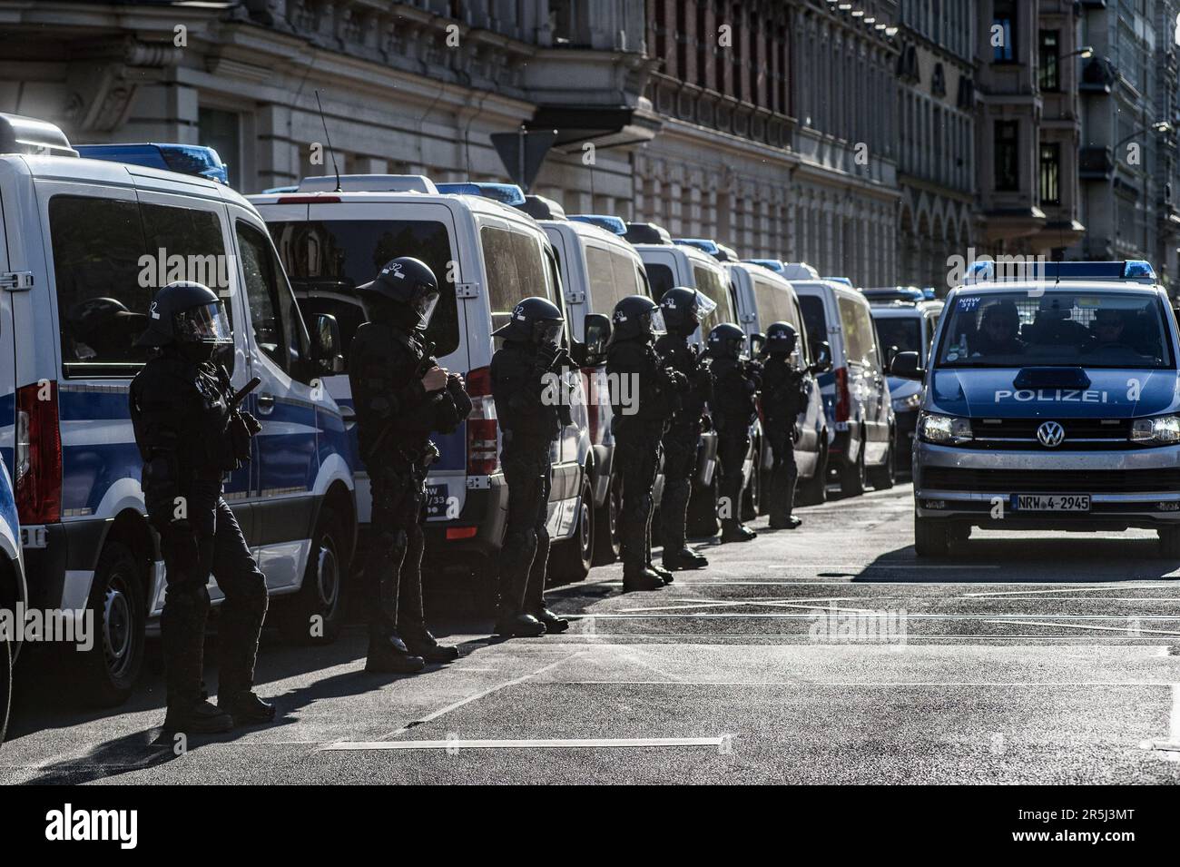 Leipzig, Germany. 03rd June, 2023. Police officers stand on guard ...