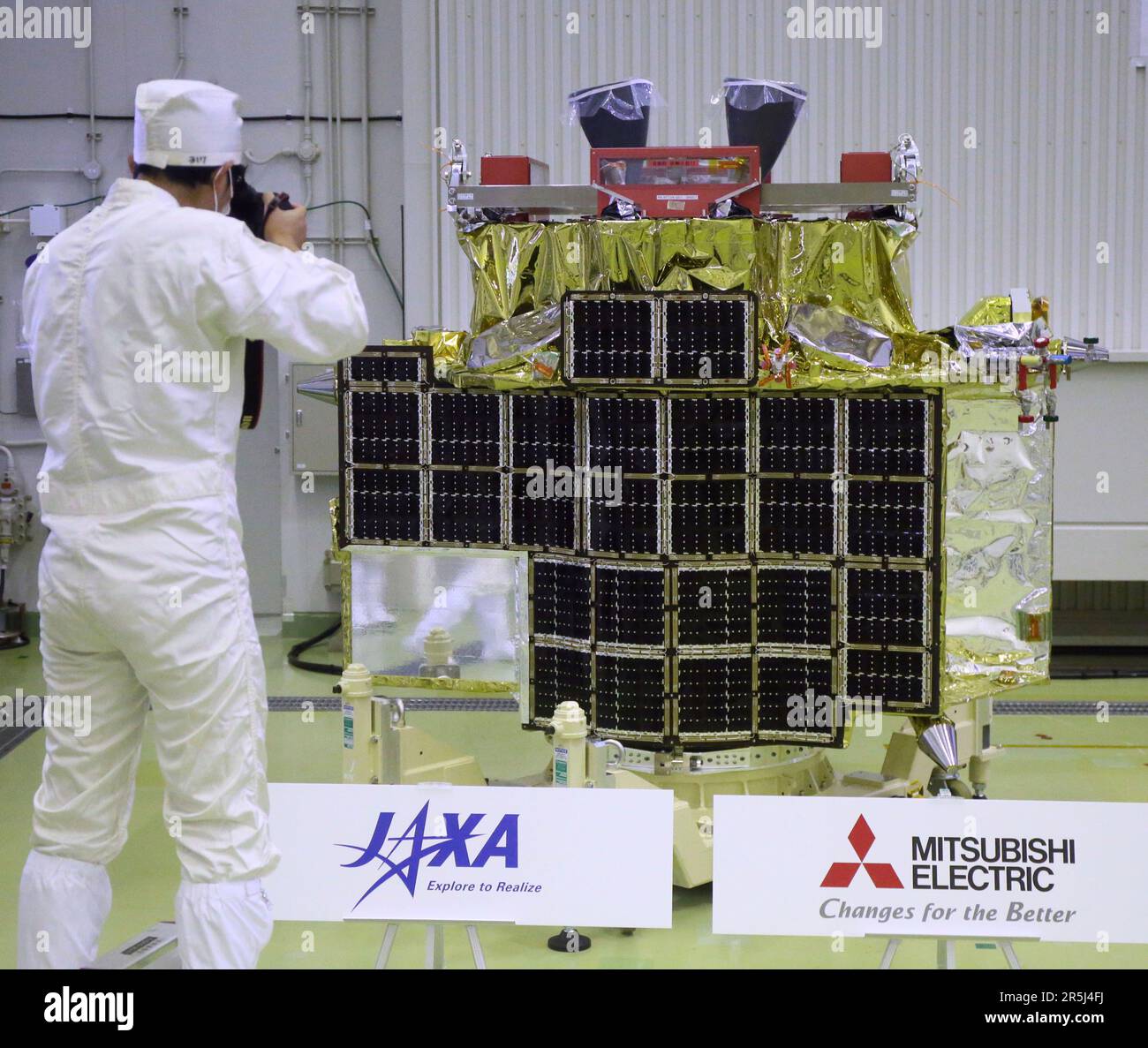 The lunar probe "SLIM" is unveiled at the Tanegashima Space Center in ...
