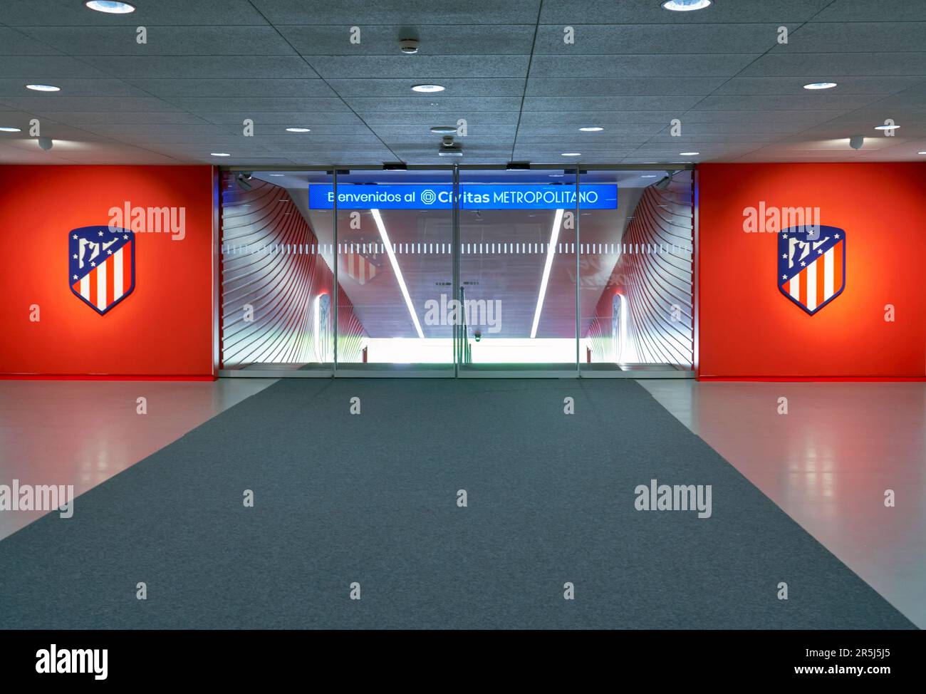 Mixed area in front of the players tunnel at Civitas Metropolitano ...