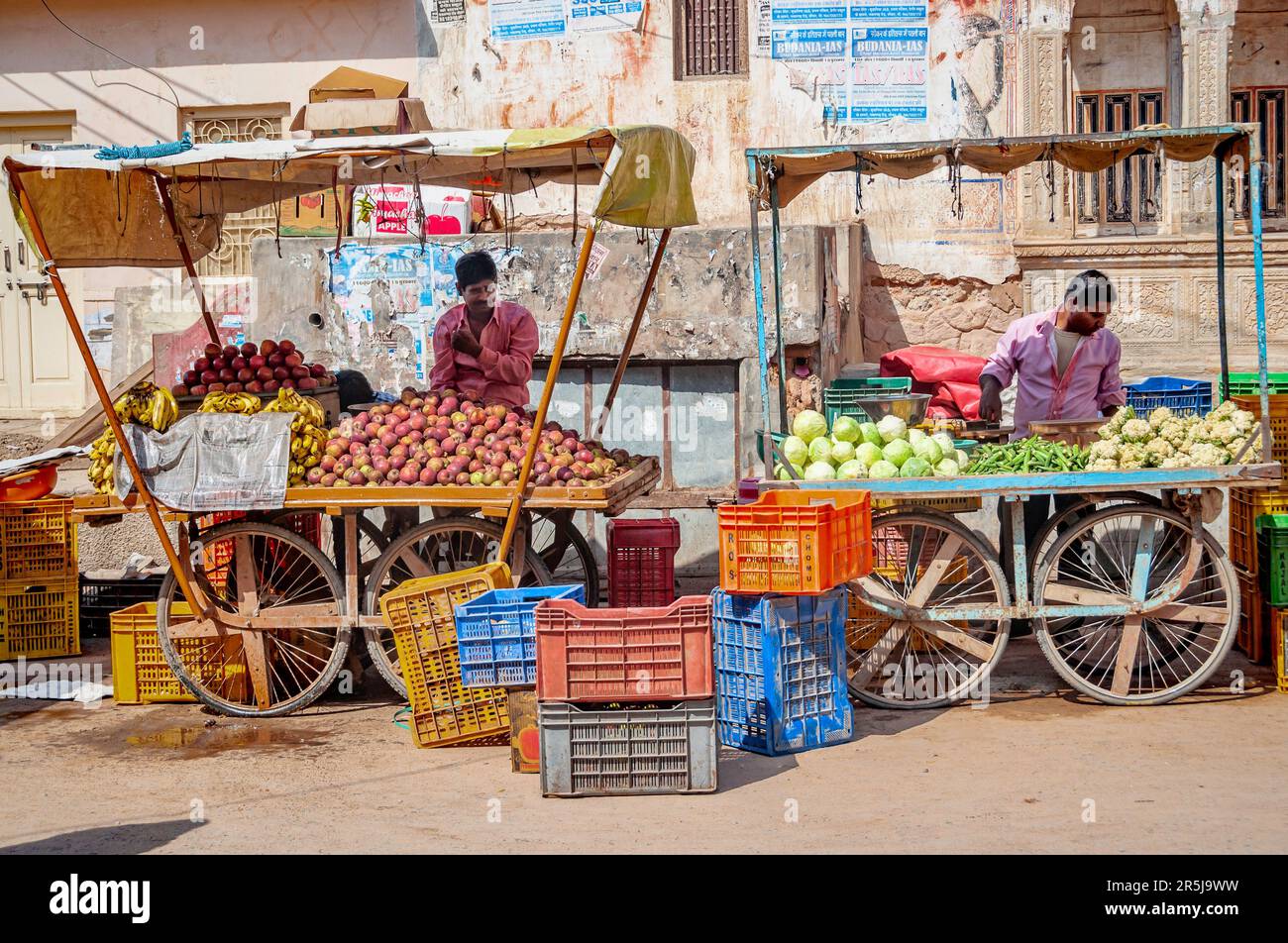 Indian stalls hi-res stock photography and images - Alamy