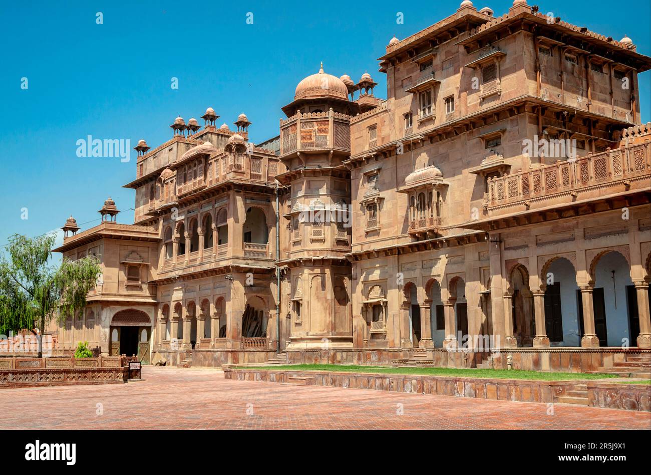 Entrance fort junagarh fort bikaner hi-res stock photography and images ...