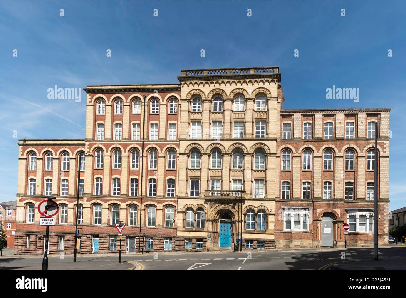 Coops factory building hi-res stock photography and images - Alamy