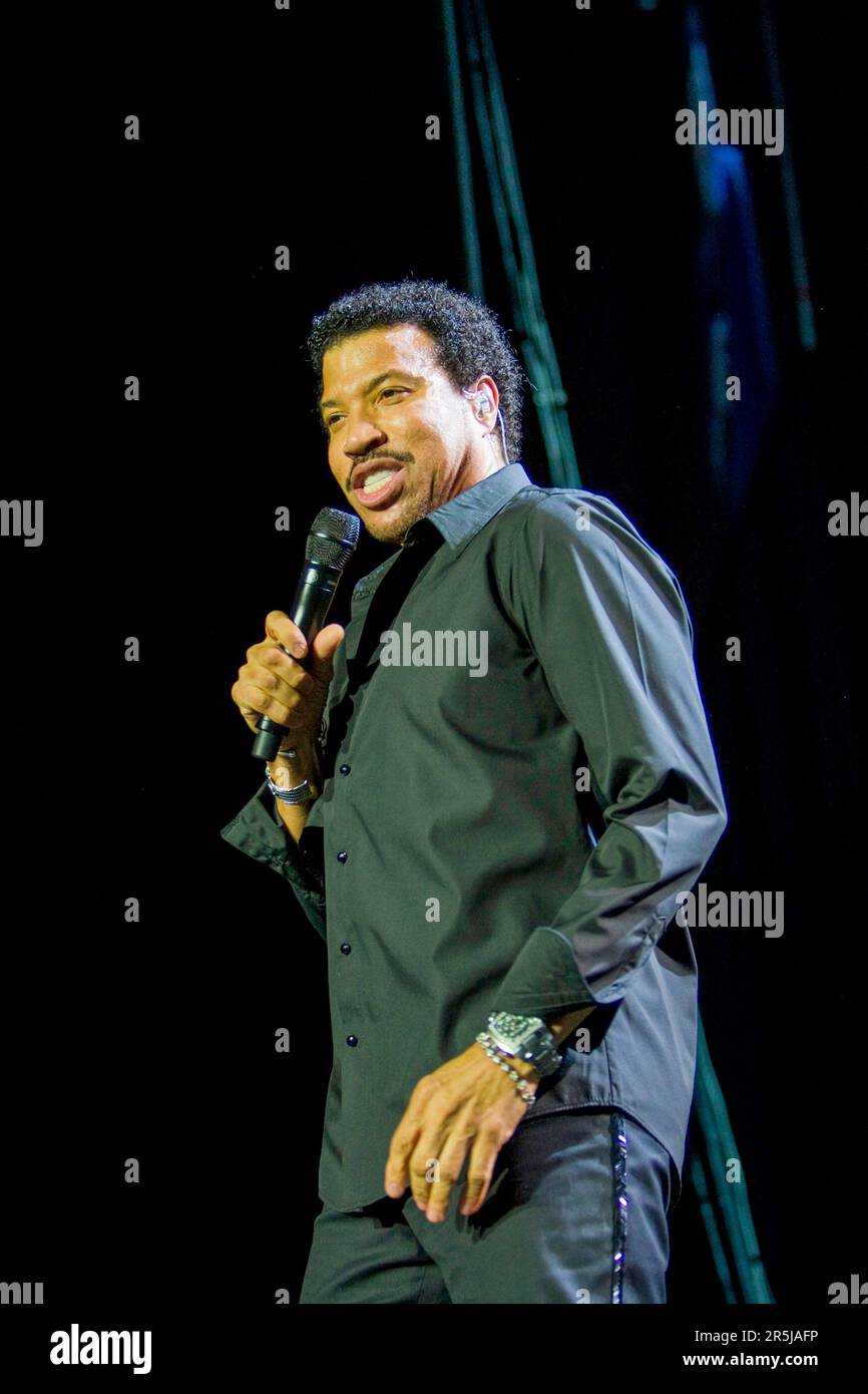 Lionel richie singer hi-res stock photography and images - Alamy