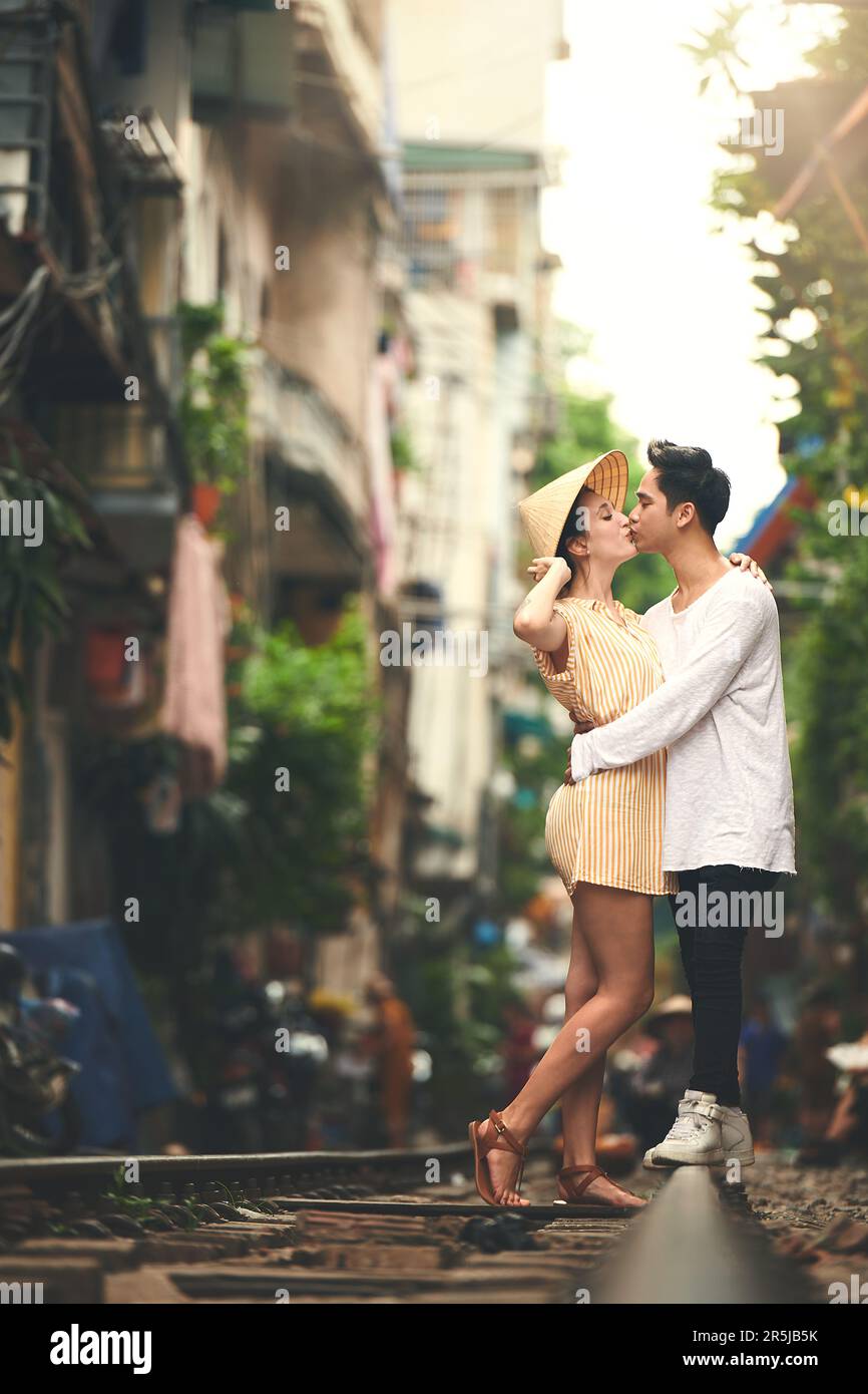 Train romance kiss couple hi-res stock photography and images - Alamy