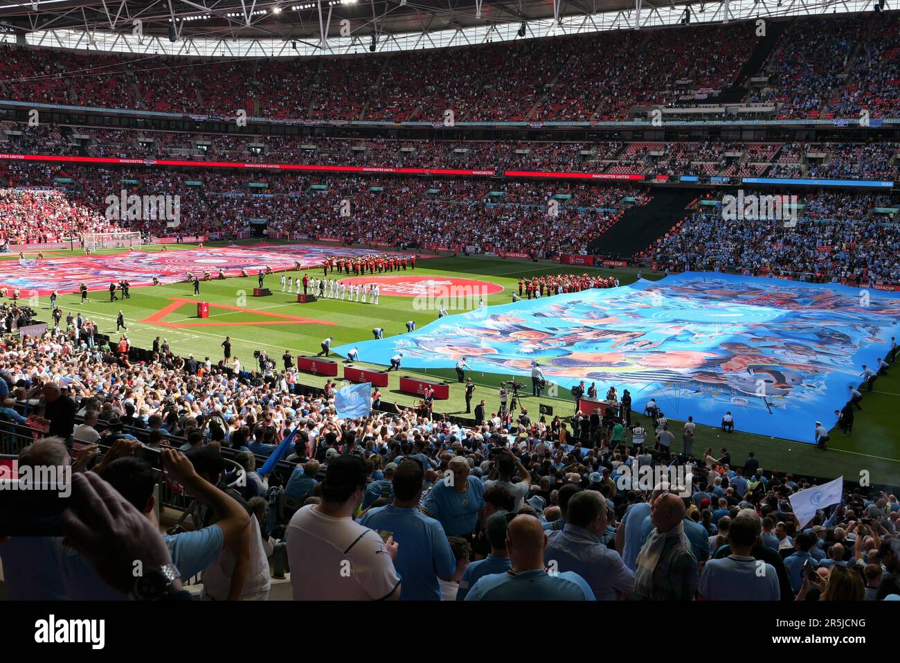Fa cup final day hi-res stock photography and images - Alamy