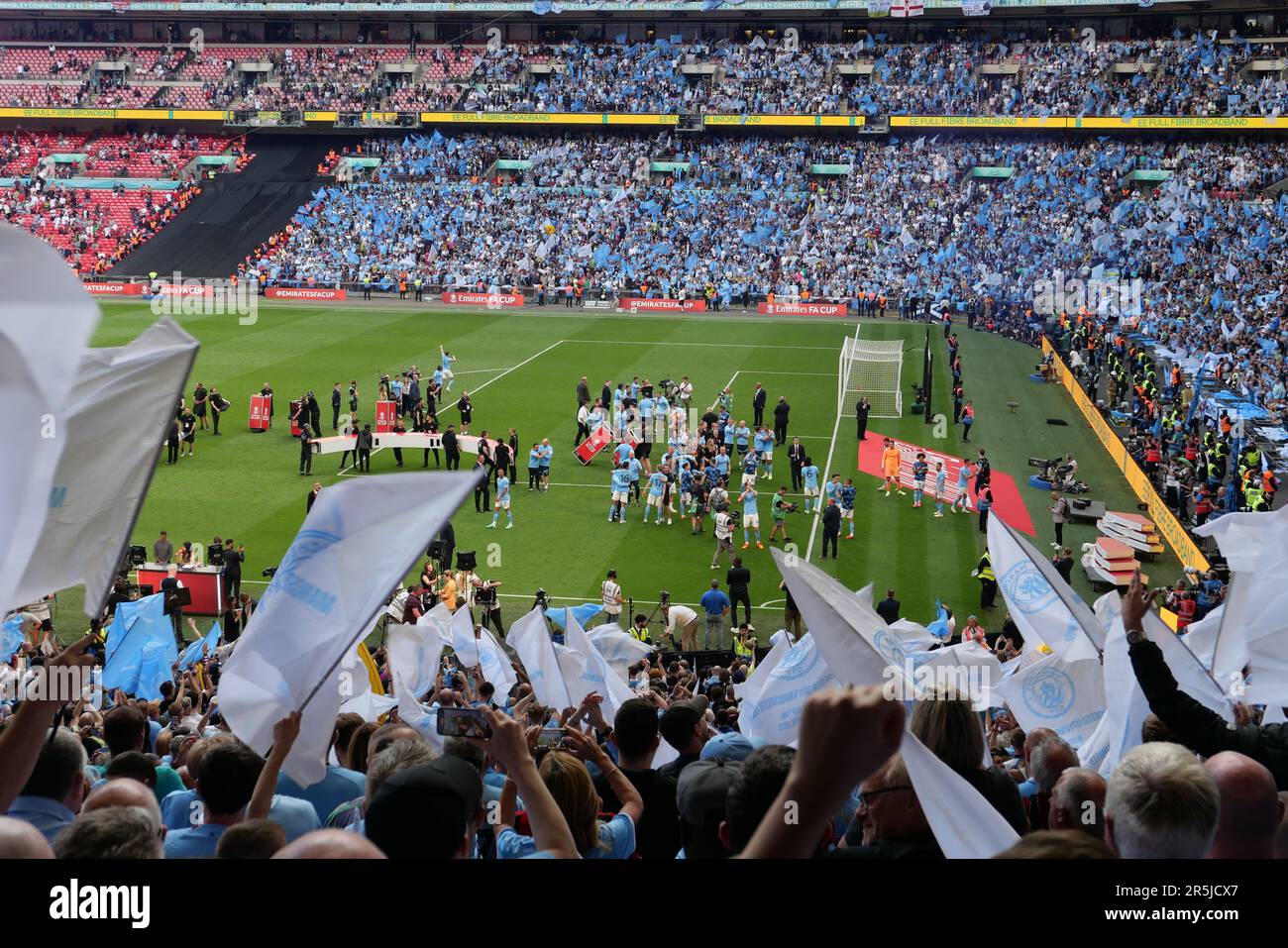 Fa cup final day hi-res stock photography and images - Alamy