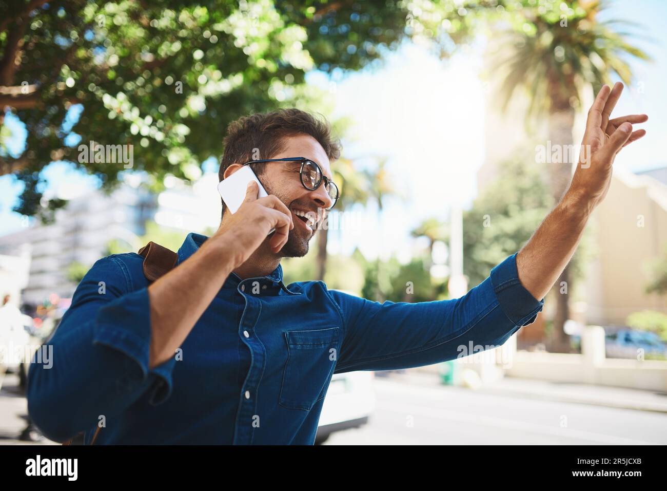 Man catching a cab hi-res stock photography and images - Alamy