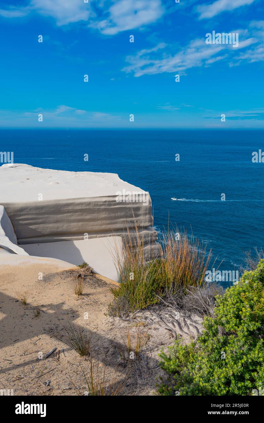Wedding cake rock royal national park | Beachweddingtips.com