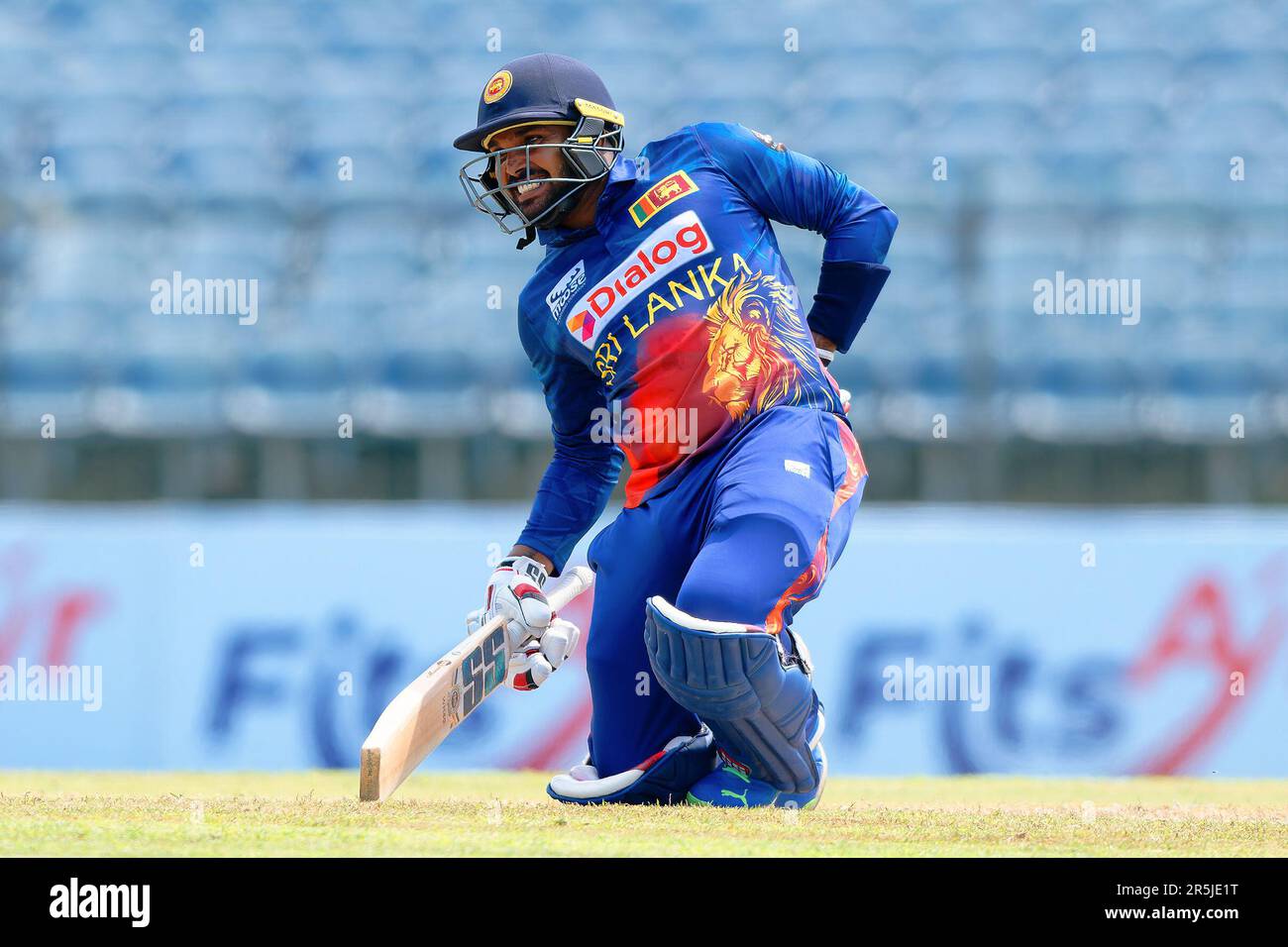 Wanindu hasaranga cricket player hi-res stock photography and images ...