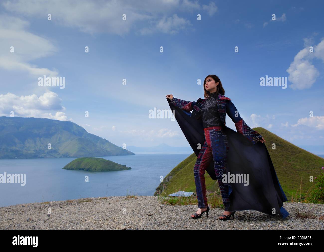 indonesian woman wearing modern ulos (traditional bataknese tribe dress ...