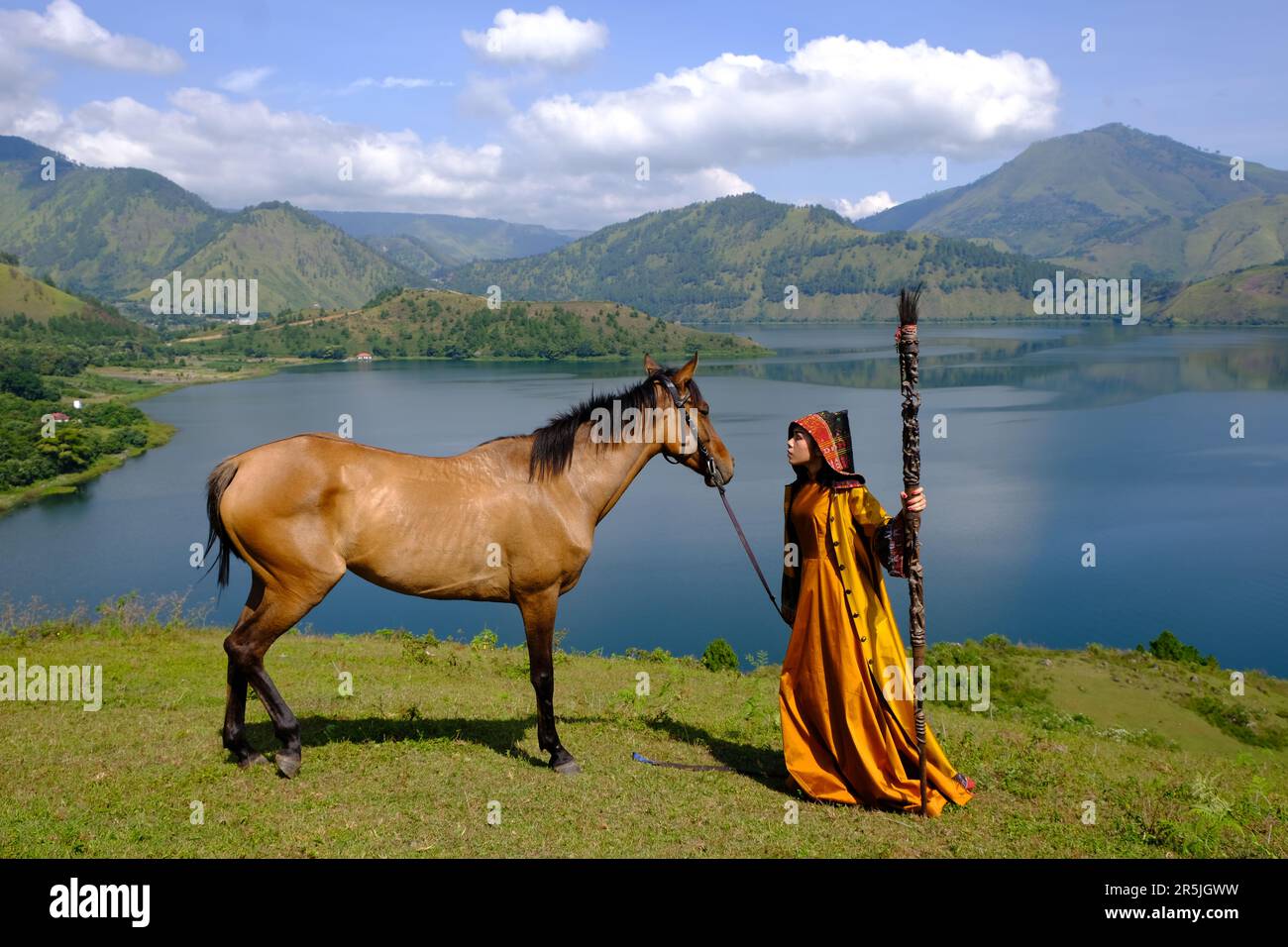 indonesian woman wearing modern ulos (traditional bataknese dress ...