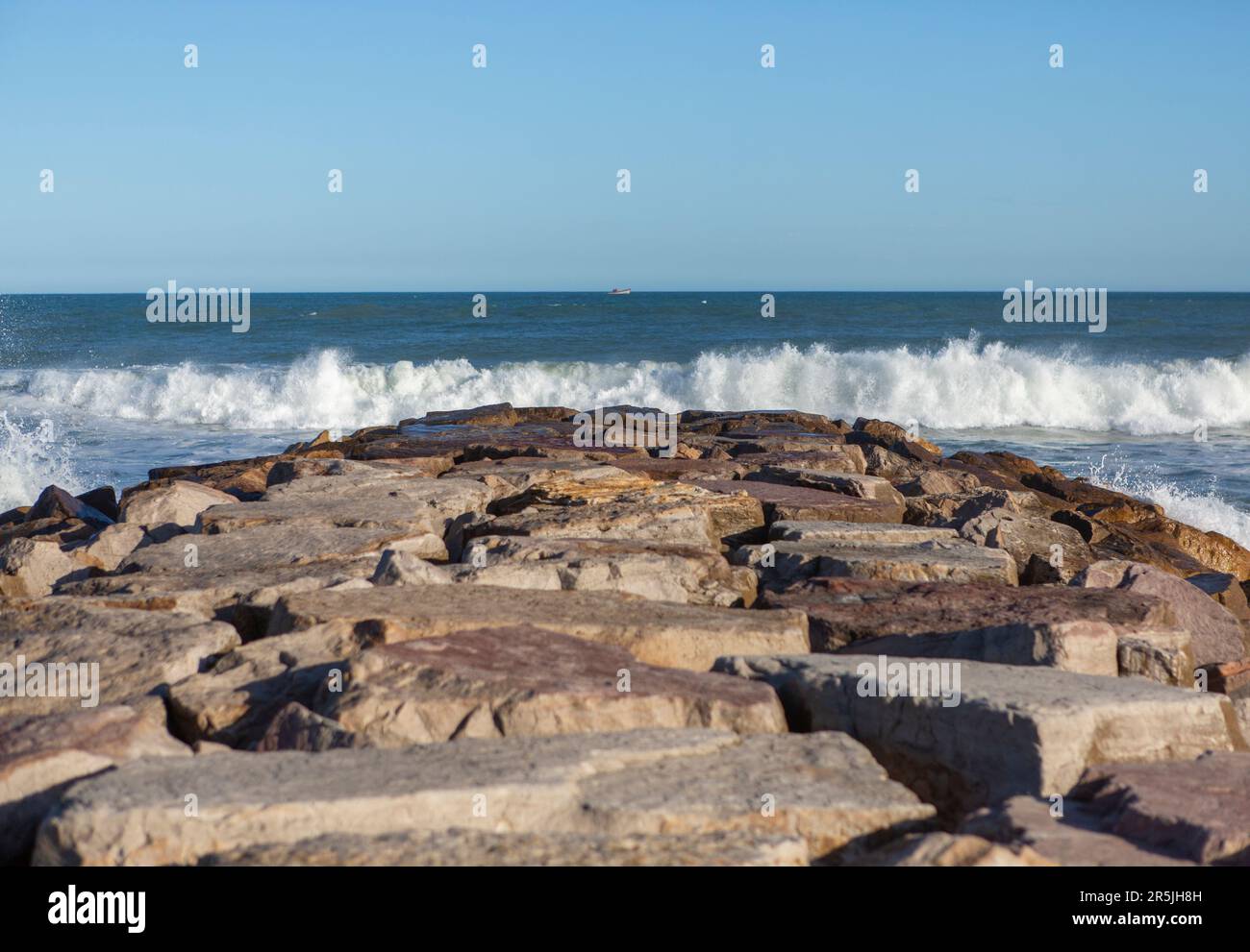 Rock wave barrier hi-res stock photography and images - Alamy