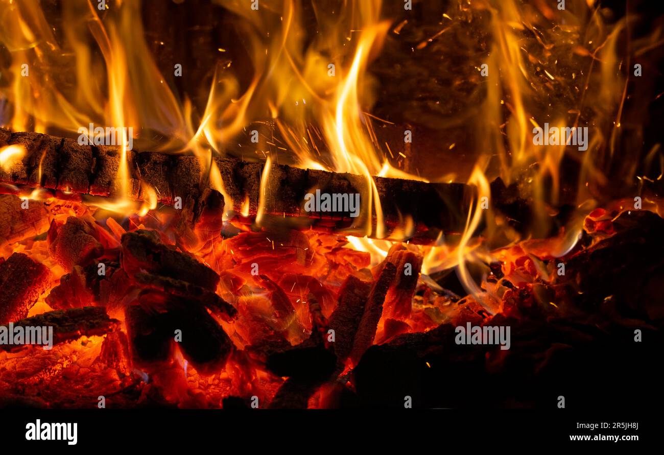 Burning planks hi-res stock photography and images - Alamy