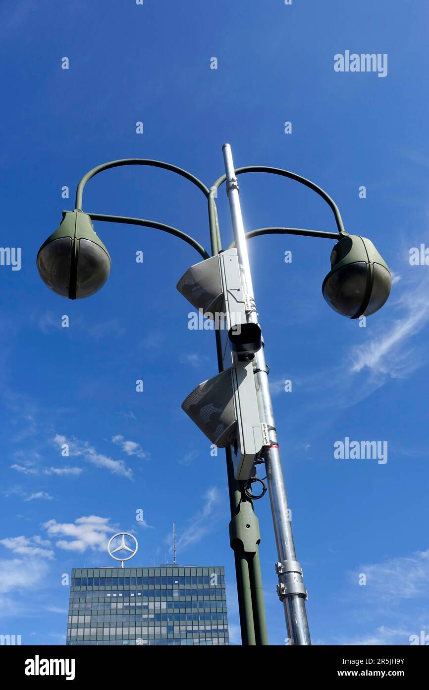 Traffic volume camera hi-res stock photography and images - Alamy