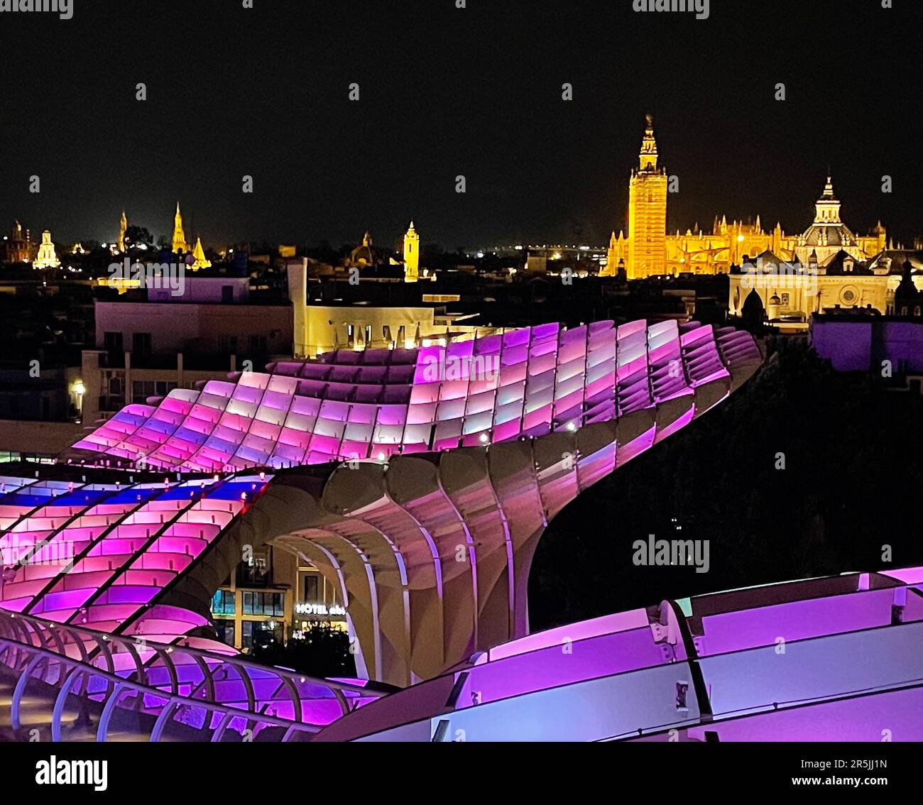 Las Setas, The Mushrooms, lit up in the night in Seville Stock Photo ...