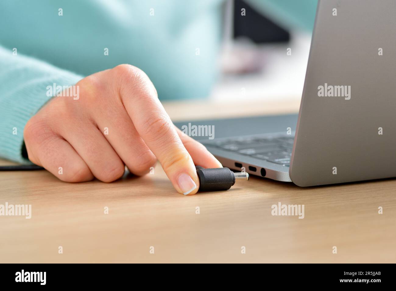 Woman plugging computer hi-res stock photography and images - Alamy