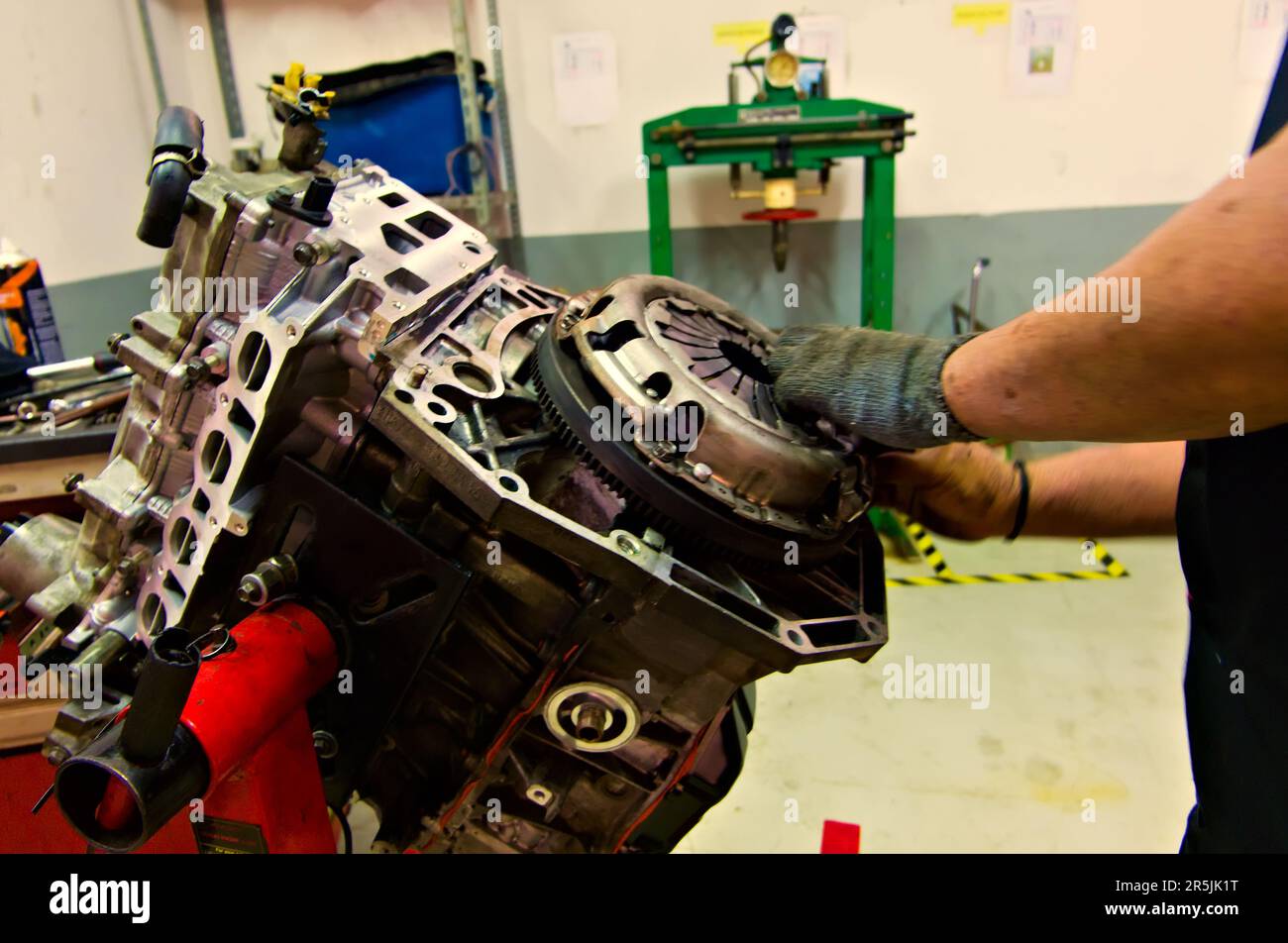 Assemble car parts hi-res stock photography and images - Alamy