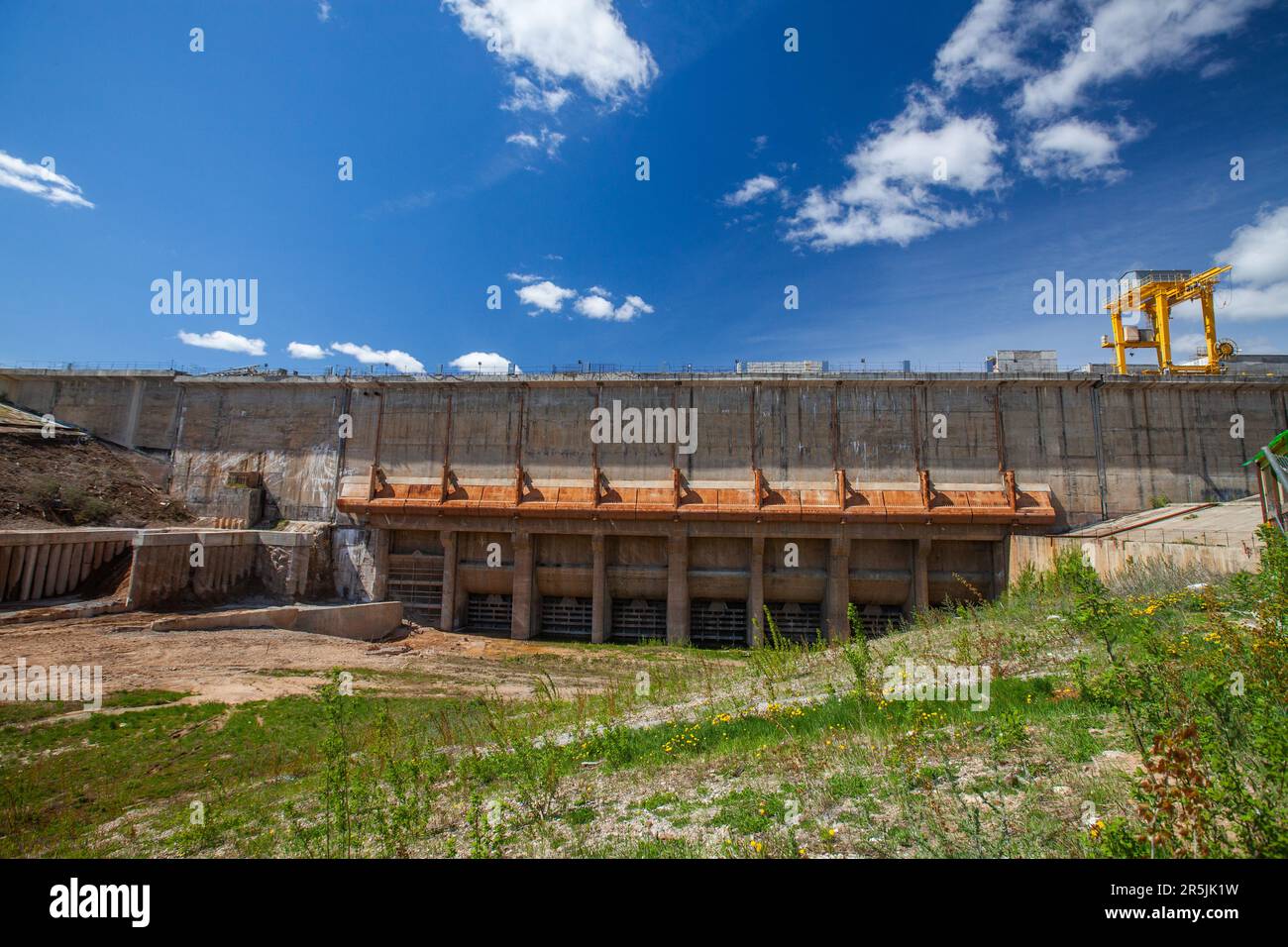 Dam construction hi-res stock photography and images - Alamy